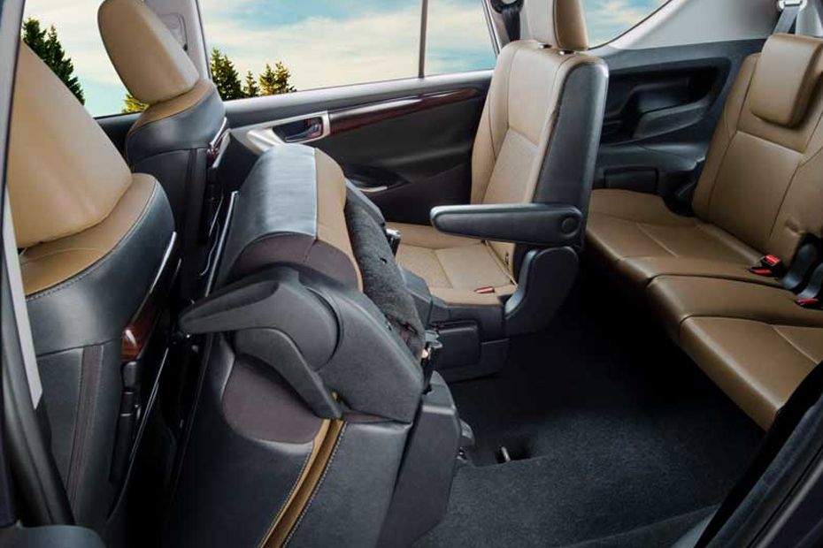 Toyota Innova Crysta Images, Innova Crysta Interior & Exterior Photos ...