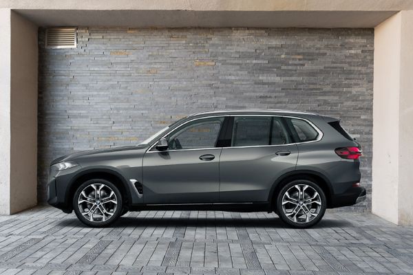 BMW X5 xDrive40i xLine - 4x4 SUV On Road Price, RTO, Insurance, Features, Colours, Mileage of X5 ...