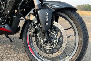 Bajaj Pulsar NS160 Pearl Metallic White Colour