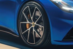 Lotus Emira Colors (14 colours) - Emira Color Images @ ZigWheels