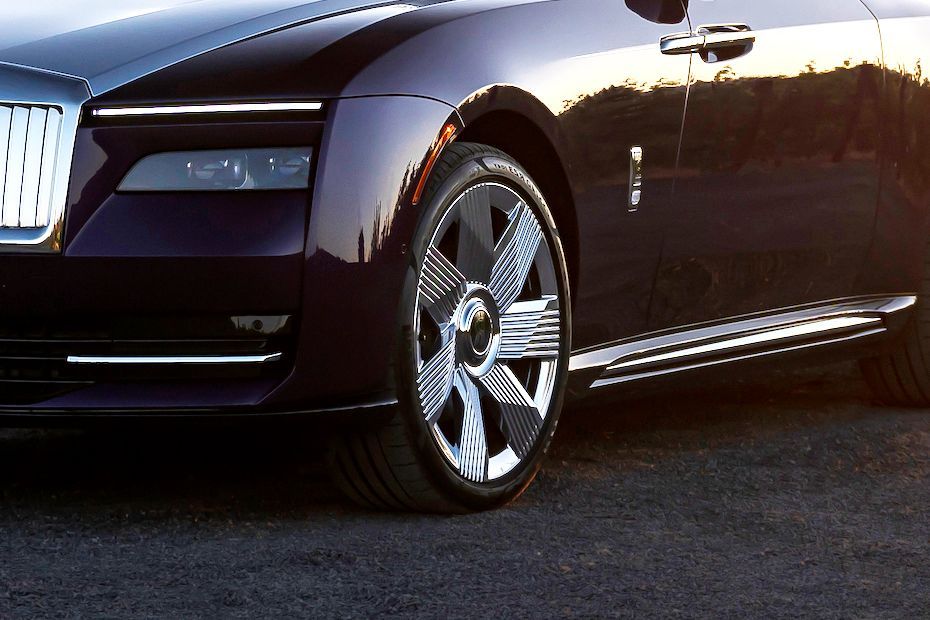 Rolls-Royce Spectre Images, Spectre Interior & Exterior Photos, 360 ...