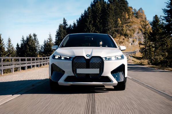 BMW iX xDrive50 - On Road Price, RTO, Insurance, Features, Colours ...