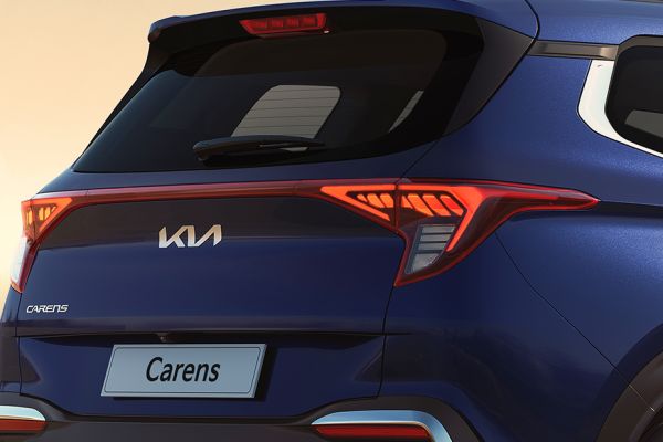 Kia Carens Premium Opt - On Road Price, RTO, Insurance, Features ...