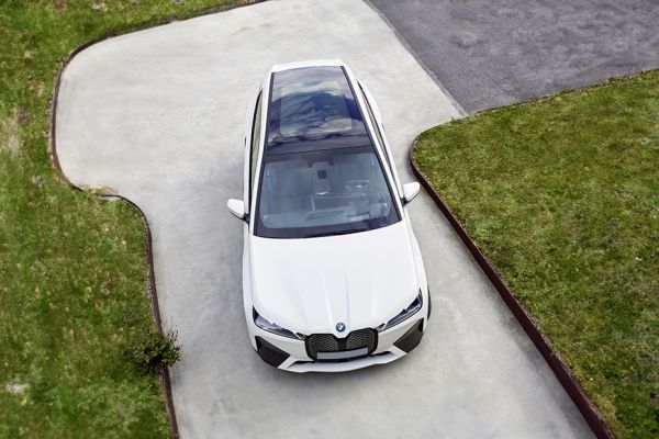 BMW iX xDrive50 - On Road Price, RTO, Insurance, Features, Colours ...