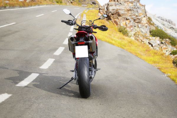 Ducati Hypermotard 698 Mono STD - On Road Price, RTO, Insurance ...