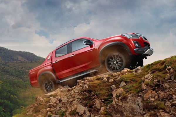 ISUZU V-Cross Price, 4x4 SUV, Images, colours, Reviews & Specs