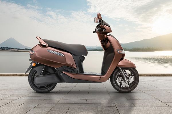 TVS iQube Price, 100km Range, Charging Time Images, colours, Mileage ...