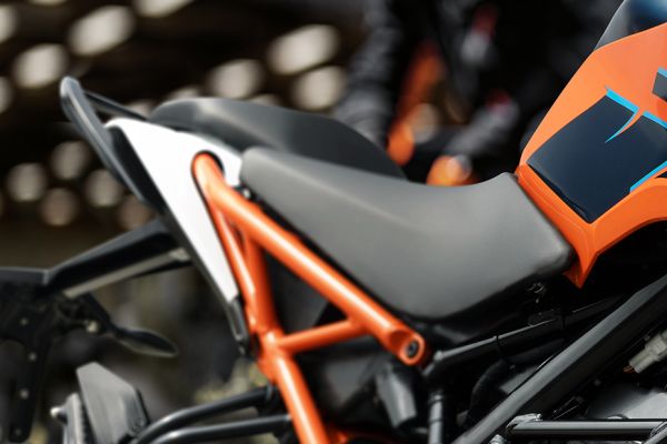 KTM 200 Duke Price - Images, Colours & Reviews