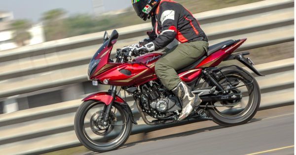 Bajaj Pulsar 220 F Price - Mileage, Images, Colours | ZigWheels