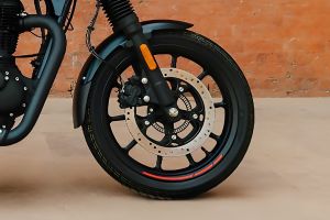 Royal Enfield Hunter 350 Rio White Colour