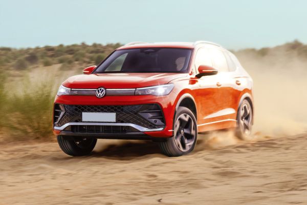 Volkswagen Tiguan R-Line 2.0L TSI - On Road Price, RTO, Insurance ...