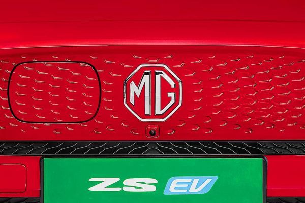 MG ZS EV Executive - On Road Price, RTO, Insurance, Features, Colours ...