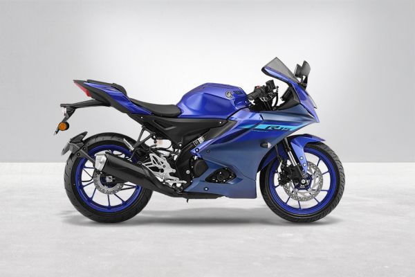 Yamaha R15 V4 Racing Blue, Intensity White, And Vivid Magenta - On Road ...