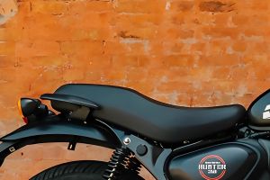 Royal Enfield Hunter 350 Rio White Colour