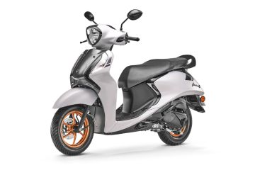 TVS Ronin vs Yamaha Fascino 125 Fi Hybrid - Compare Prices, Specs, Features