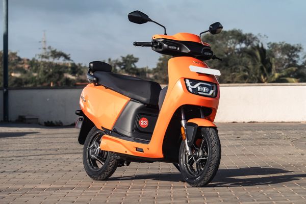 Vida VX2 Price, 142km Range, Charging Time Images, colours, Mileage ...