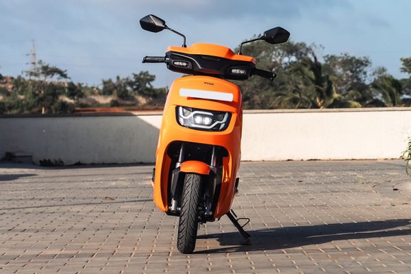Vida VX2 Price, 142km Range, Charging Time Images, colours, Mileage ...