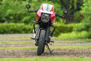 Triumph Thruxton 400 Price - Images, Colours & Reviews