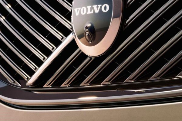 Volvo XC60 B5 - On Road Price, RTO, Insurance, Features, Colours ...