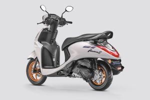 Yamaha Fascino 125 Fi Hybrid Disc Metallic White - On Road Price, RTO ...