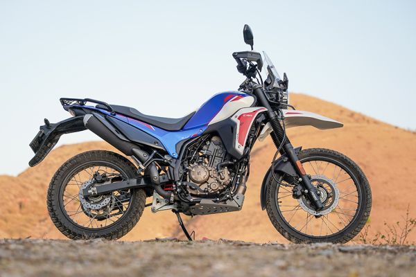 Hero XPulse 210 Top - On Road Price, RTO, Insurance, Features, Colours ...