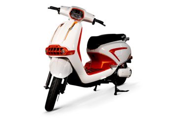 Triumph Bonneville Speedmaster vs Yakuza Electric Parinda - Compare ...