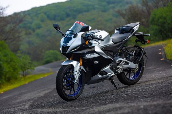 Yamaha R15 V4 - 155 cc Sportbike Price, Mileage, Colours & Specs ...