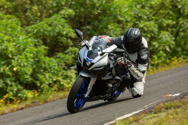 Yamaha R15 V4 - 155 cc Sportbike Price, Mileage, Colours & Specs ...