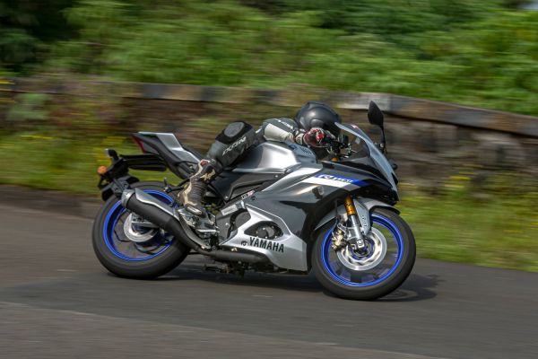 Yamaha R15 V4: Price, Mileage, Colours, & Specification