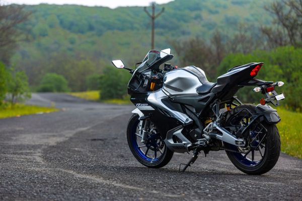 Yamaha R15 V4 - 155 cc Sportbike Price, Mileage, Colours & Specs ...