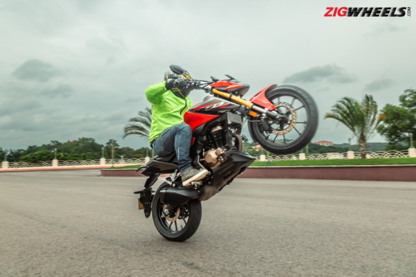 Honda CB300F Price - Images, Colours & Reviews