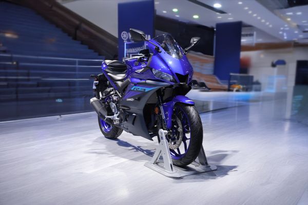 Yamaha R3 Price - Images, Colours & Reviews