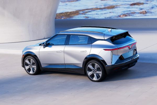 VinFast VF7 Wind Infinity - On Road Price, RTO, Insurance, Features ...