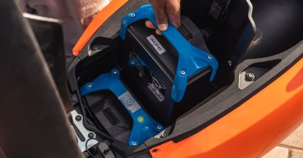 Vida VX2 Price, 100km Range, Charging Time Images, colours, Mileage ...