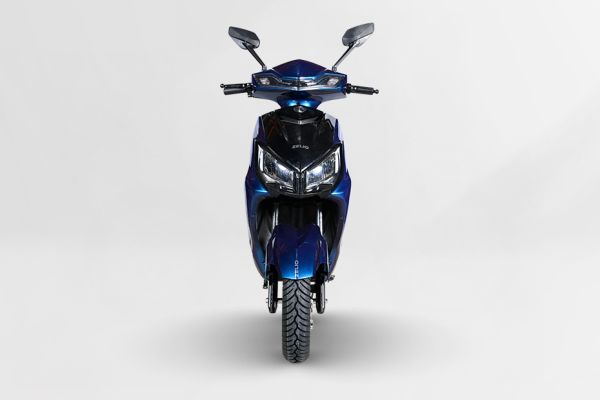 Zelio Eeva Price, 100km Range, Charging Time Images, colours, Mileage & Reviews
