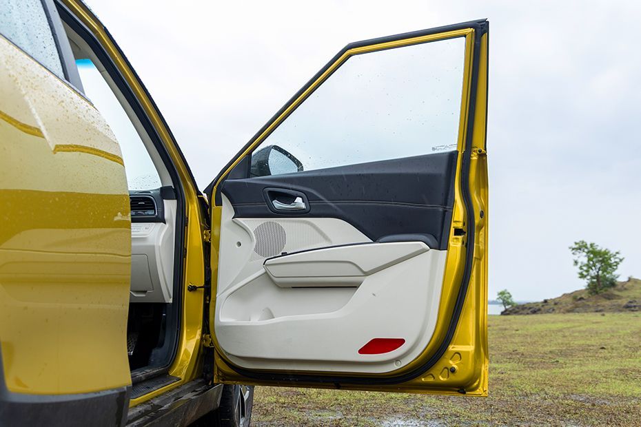Mahindra XUV 3XO Images, XUV 3XO Interior & Exterior Photos, 360 View ...