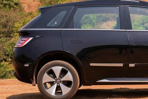 MG Windsor EV Colours – All 6 Colour Options with Images | ZigWheels