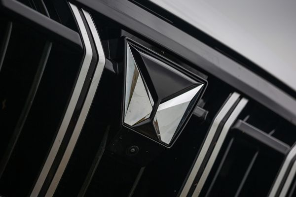 Mahindra XUV700 AX7L 7Str AT - On Road Price, RTO, Insurance, Features ...