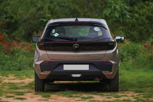 Tata Altroz Colours – All 5 Colour Options with Images | ZigWheels