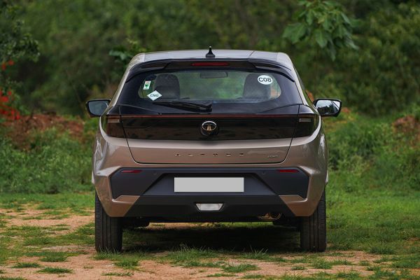 Tata Altroz Pure - On Road Price, RTO, Insurance, Features, Colours ...