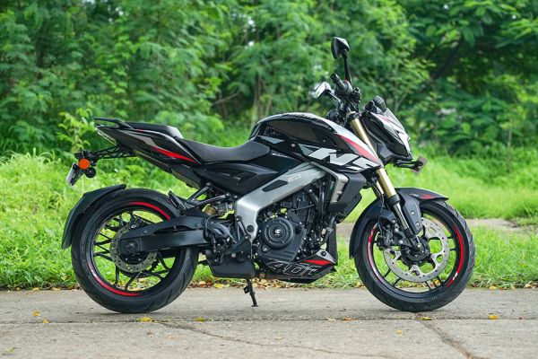 Bajaj Pulsar NS400Z Price - Images, Colours & Reviews