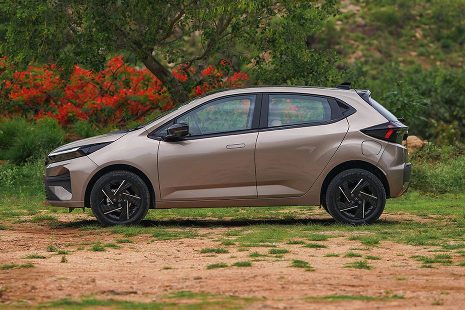 Tata Altroz Images, Altroz Interior & Exterior Photos, 360 View, Videos ...