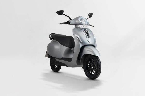 Bajaj Chetak 3001 - On Road Price, RTO, Insurance, Features, Colours ...