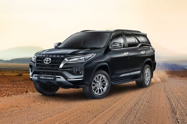 Toyota Fortuner Leader Edition 4x2 Diesel AT - On Road Price, RTO ...