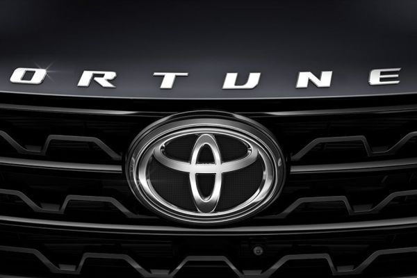 Toyota Fortuner Leader Edition 4x2 Diesel AT - On Road Price, RTO ...