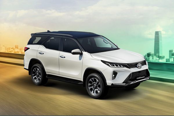 Toyota Fortuner Legender 4x4 - 4x4 SUV On Road Price, RTO, Insurance ...