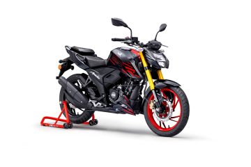Kabira Mobility KM4000 Mark 2 vs TVS 2025 Apache RTR 200 4V - Compare ...