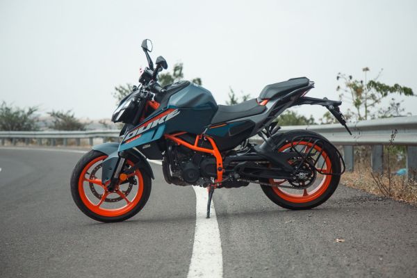 KTM Duke 390 Price - Images, Colours & Reviews