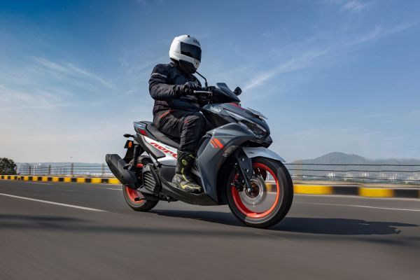 Yamaha Aerox 155 Price - Mileage, Images, Colours | ZigWheels