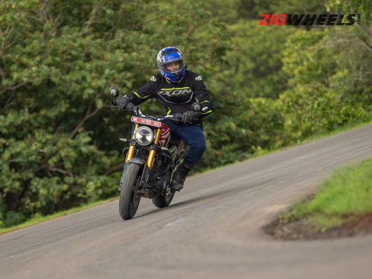 Triumph Speed 400 Price - Images, Colours & Reviews